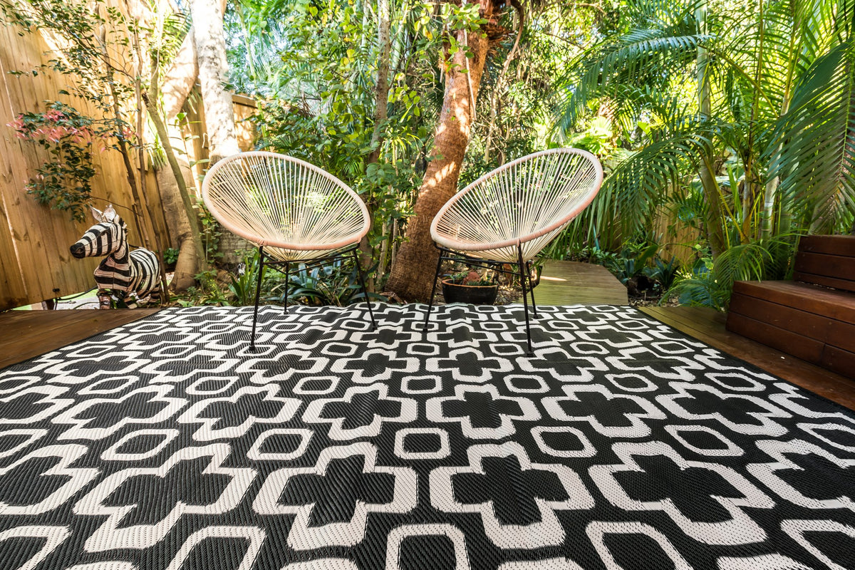Outdoor Rug Funky Retro Flowers Black - Xcelerator Online